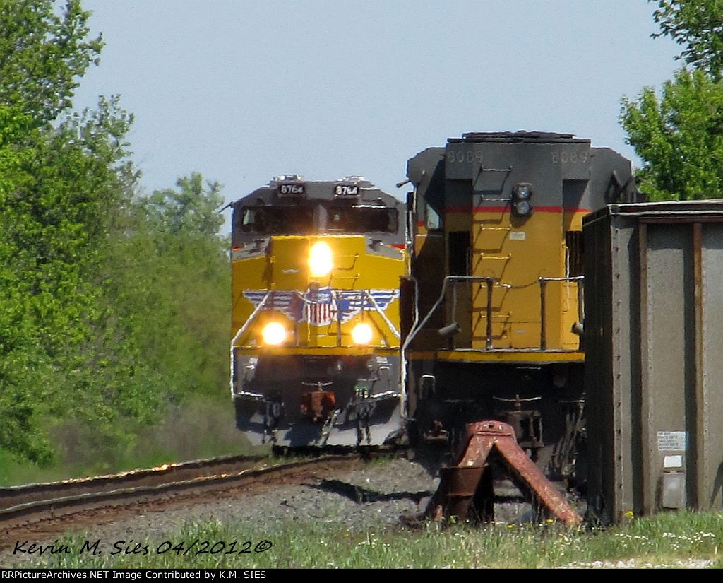 Brand New UP SD70ACe 8764, CSXT 7756, UP 9362, & UP 8407 lead CSXT Q686-19