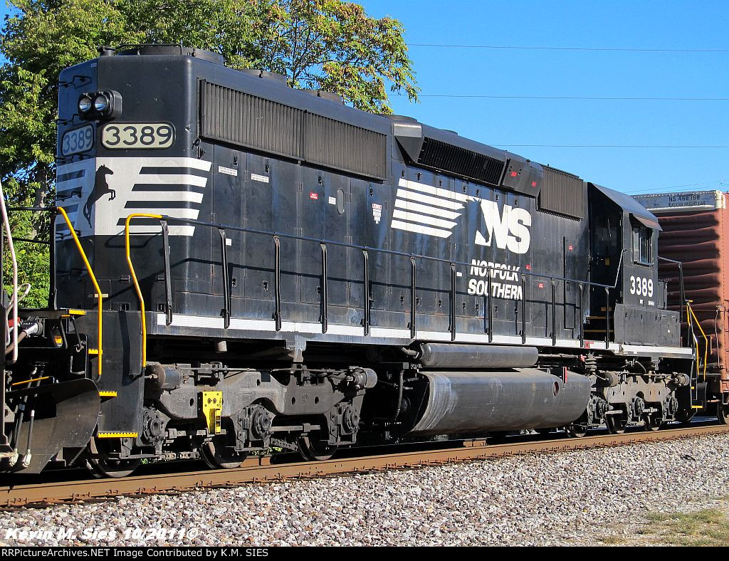 UP "Leased" 9109 & NS 3389 lead NS 33Q