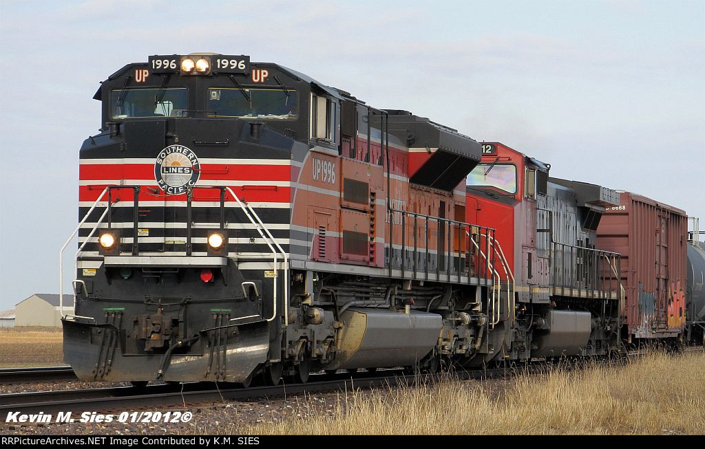UP 1996 & CN 2712 lead UP MCHPB-30