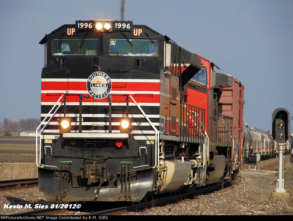 UP 1996 & CN 2712 lead UP MCHPB-30