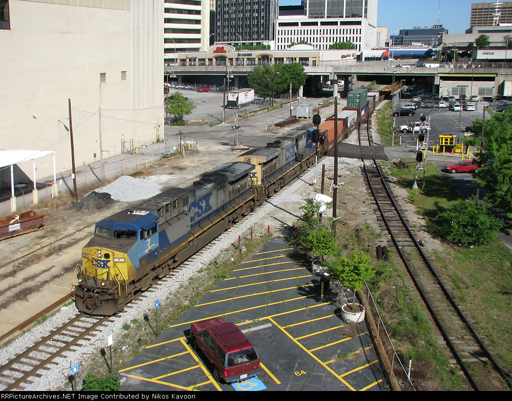 CSX 7 leads Q128 off the Circle Connection