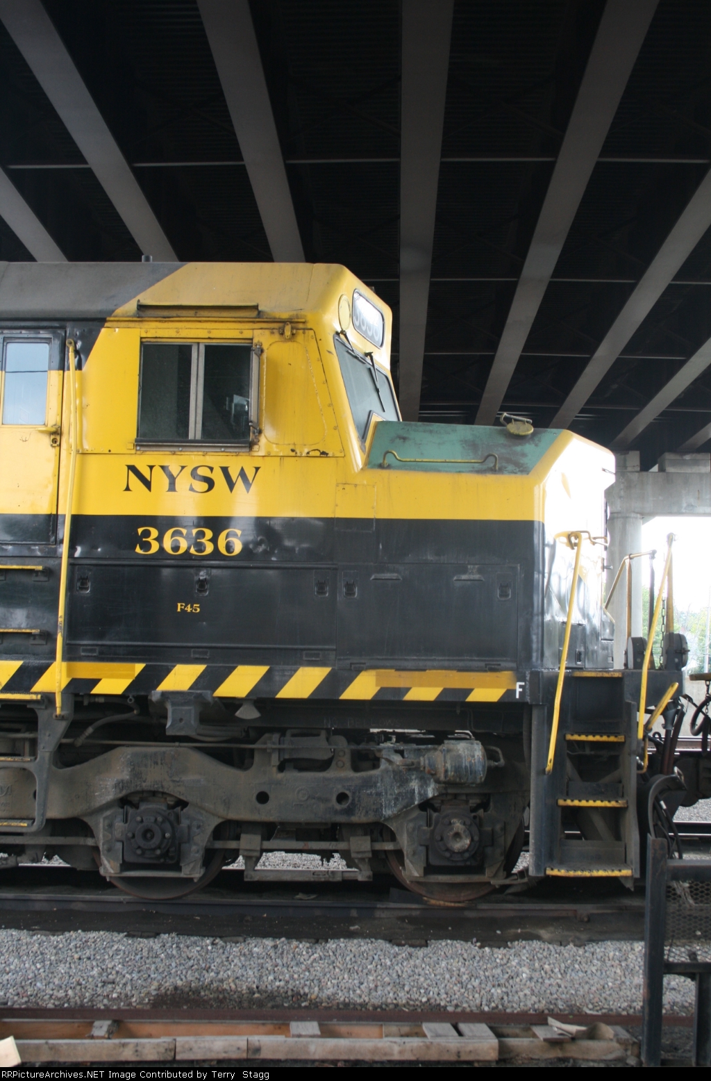 NYSW 3636 under the bridge