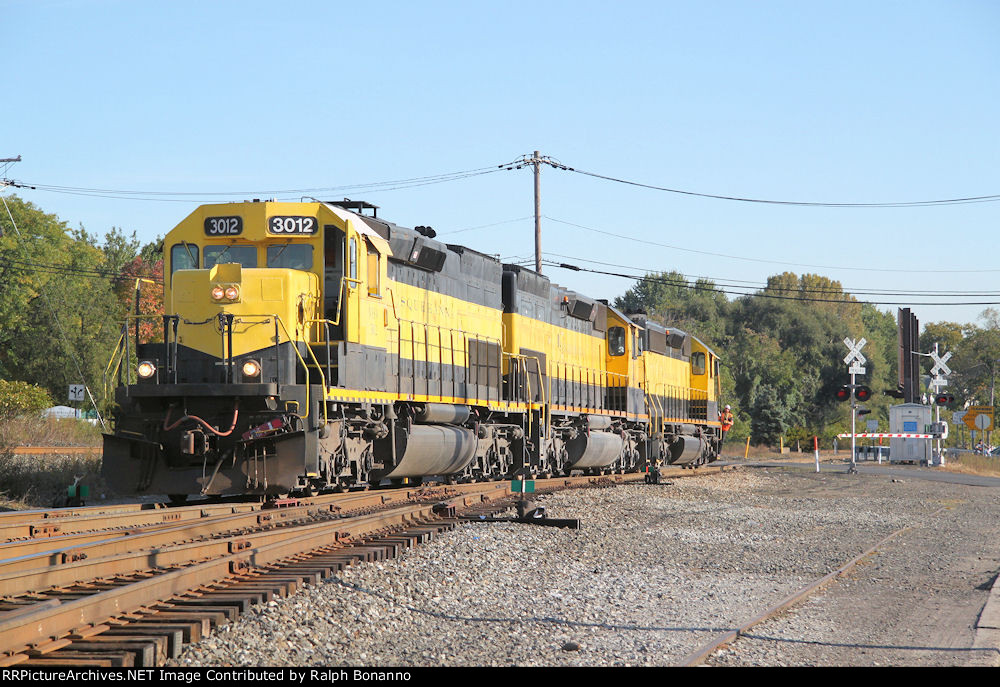 WS-4 crew brings the SU-99 road power to the train from the service tracks