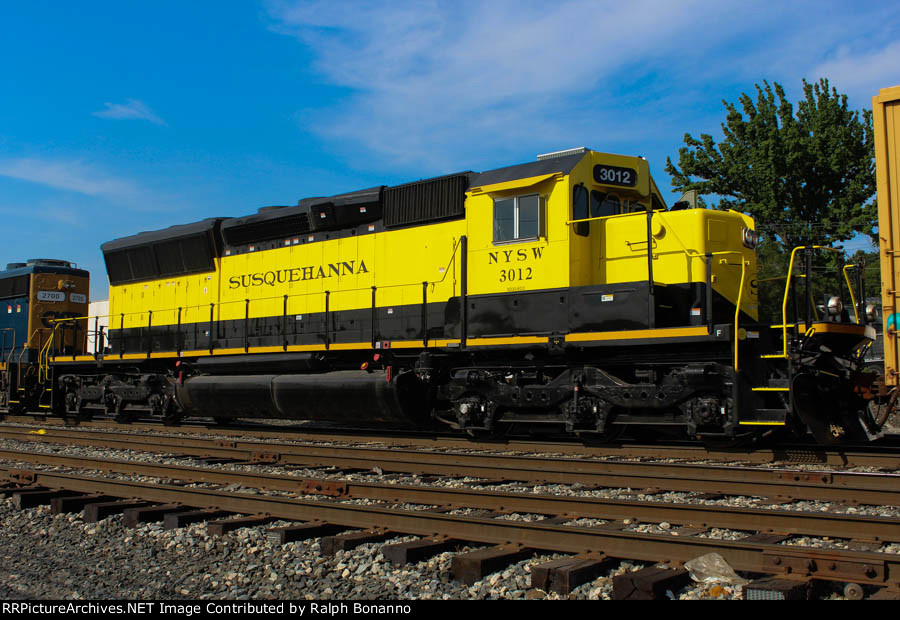 SD33 ECO locomotive 3012 making yard moves