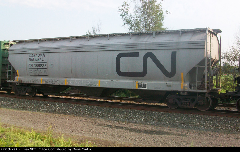 CN covered hopper