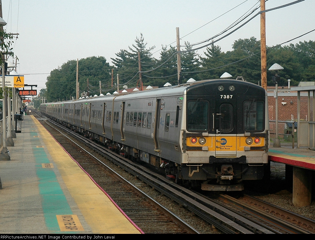 LIRR M7
