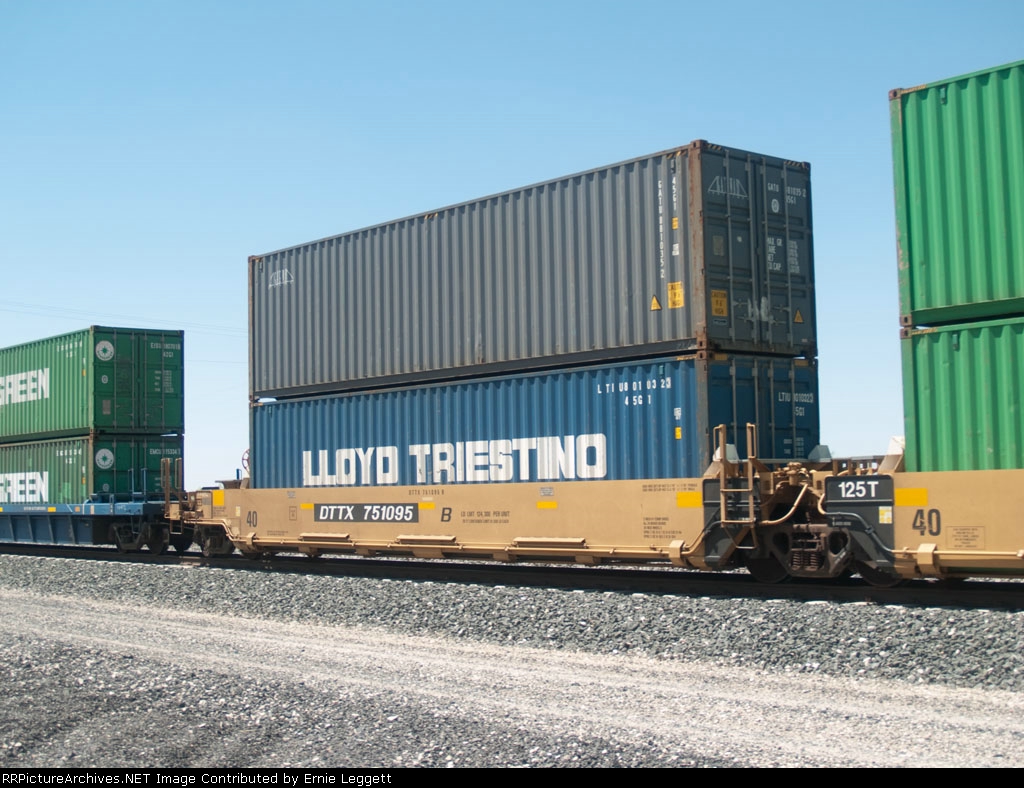 DTTX 751095 in an EB doublestack at 2:54pm