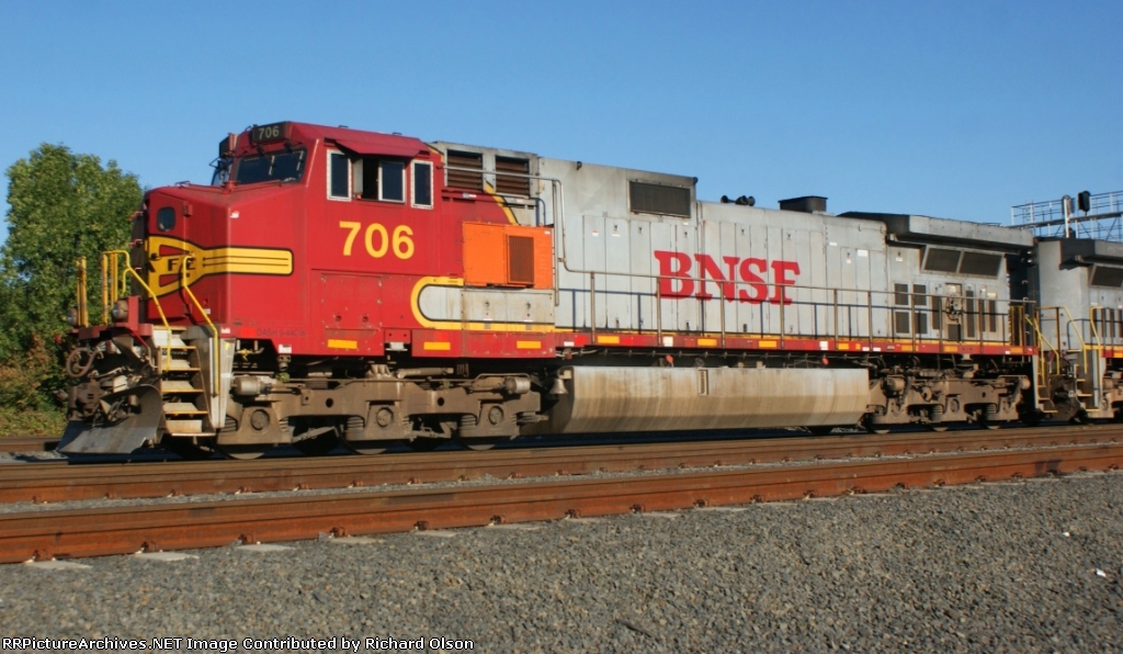 BNSF 706