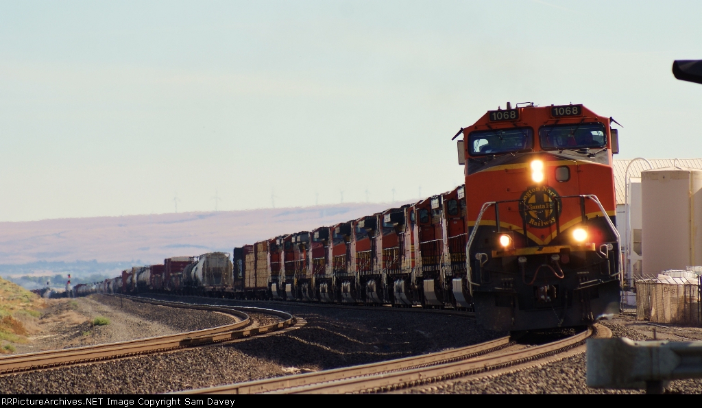 BNSF 1068 about to hit Selph Landing road