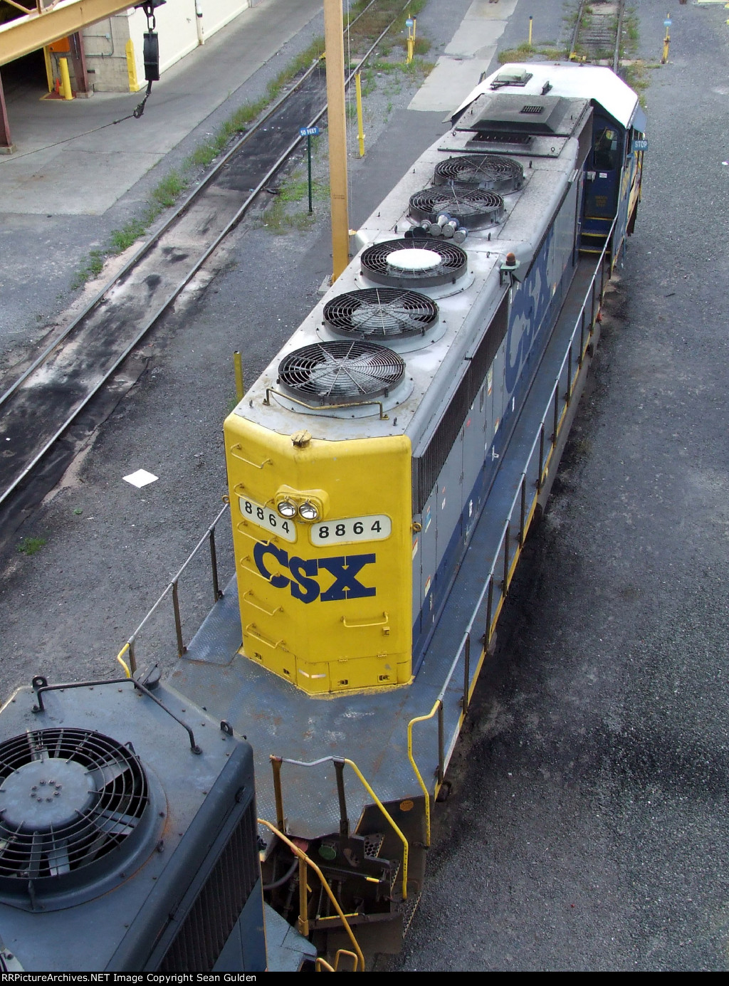 CSXT EMD SD40-2 8864