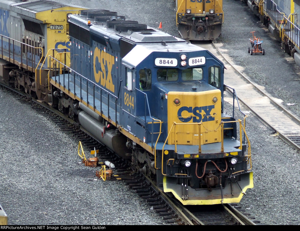 CSXT EMD SD40-2 8844