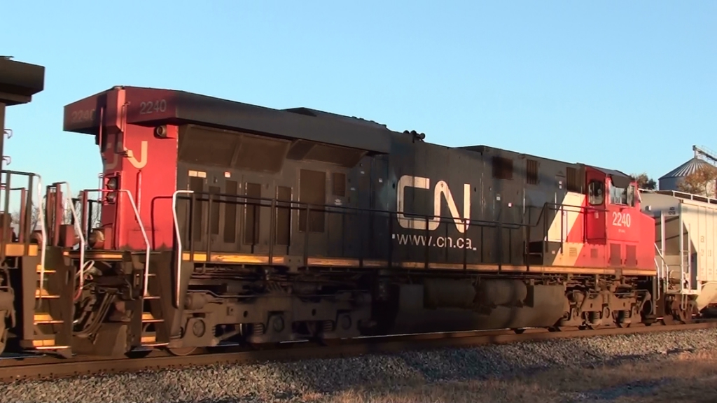 CN 2240