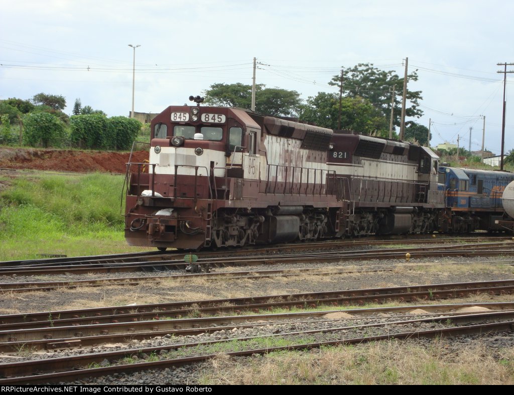 EMDs DDM45 845 + 821