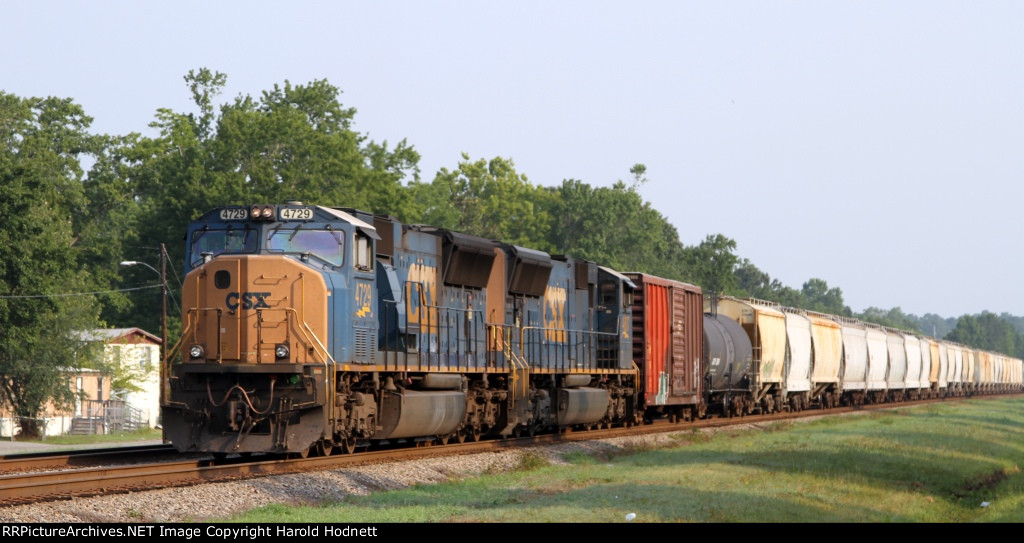 CSX 4729 leads train Q494 with a pair of SD70MAC's