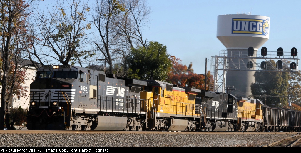 NS 9822 leads train 748 past the signals at Aycock