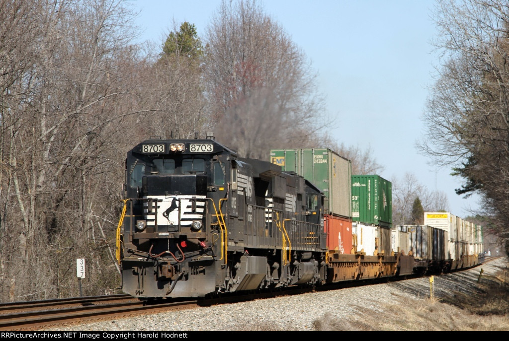 NS 8703 leads a short train P99 towards the signals at Reid