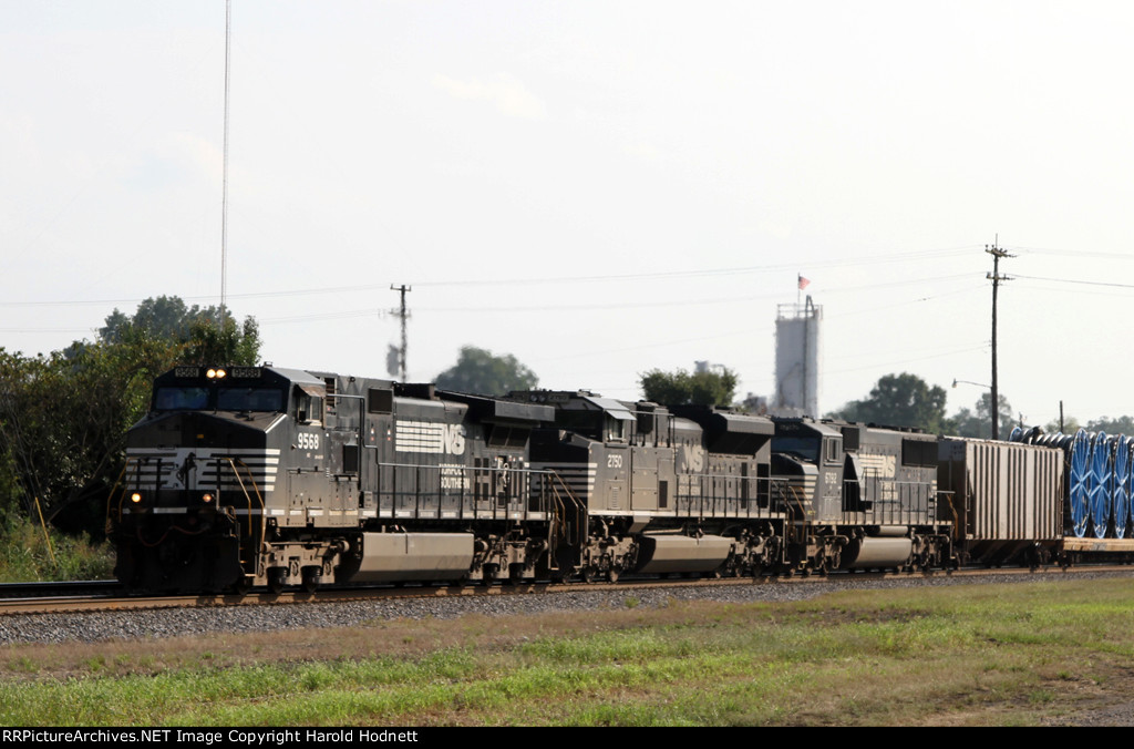 NS 9568 leads train 172 northbound