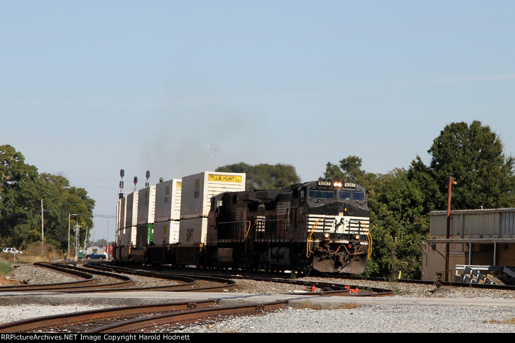 NS 9267 leads train P99 southbound