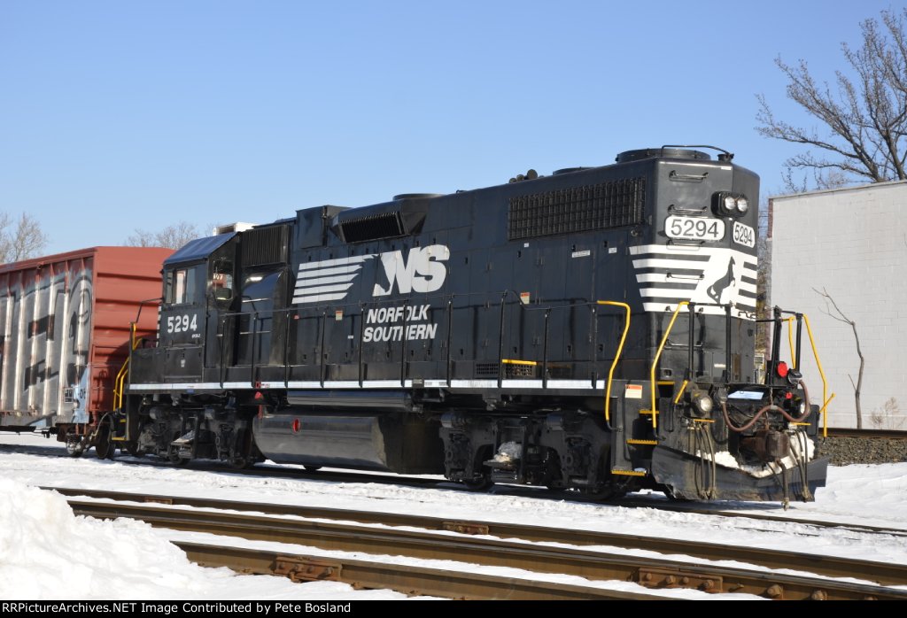 NS #5294 GP38-2