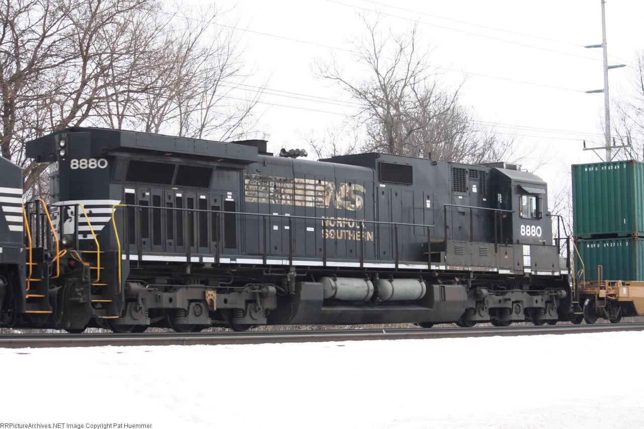 NS 8880
