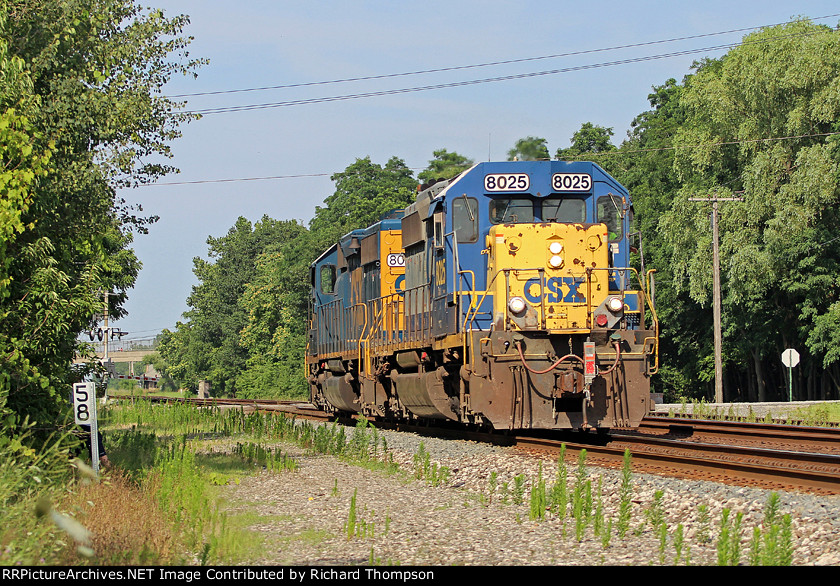 CSX 8025 on CSX D751-21