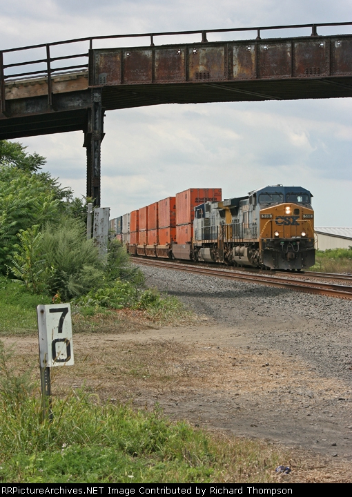 CSX 598 on CSX Q160-16