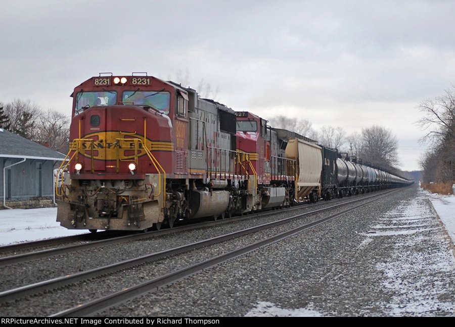 BNSF 8231 on CSX K689-XX