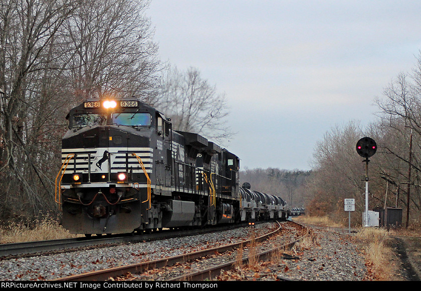 NS 9366 on NS 60W