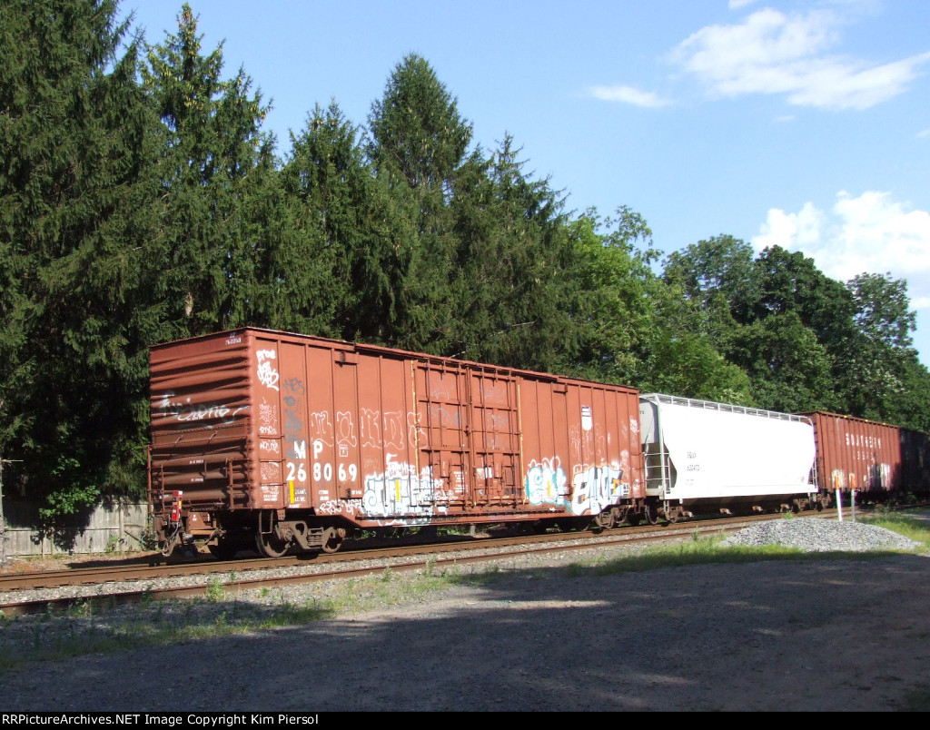 MoPac 268069 Boxcar on NS 32A