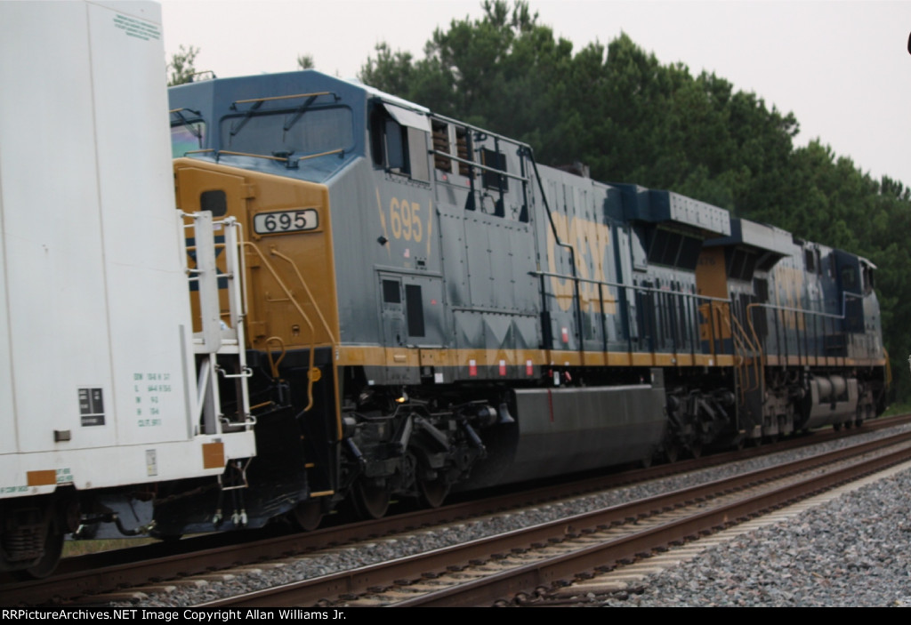 CSX 695