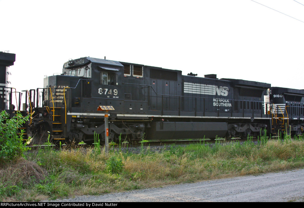 NS 8749