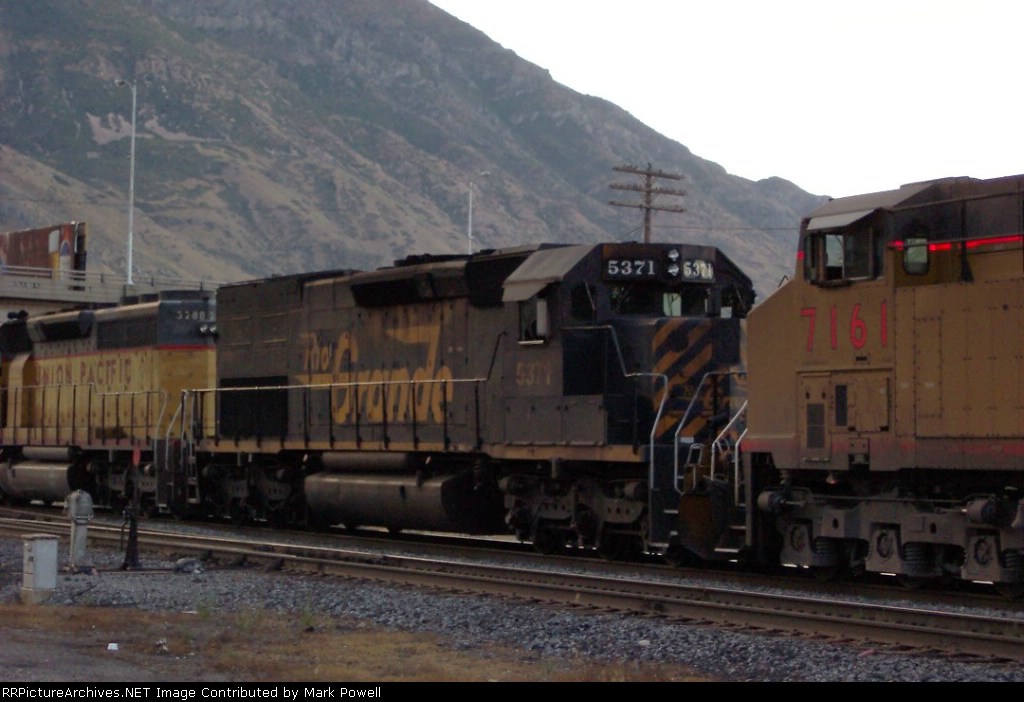 UP 5371 (bad lighting, too early in the am) in the yard