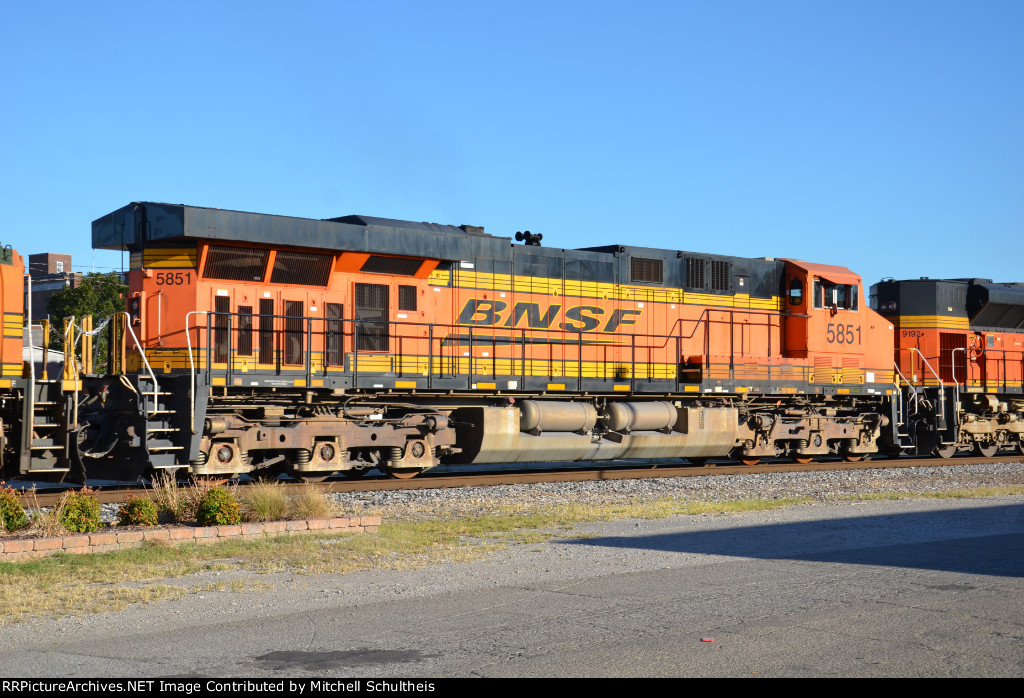 BNSF #5851