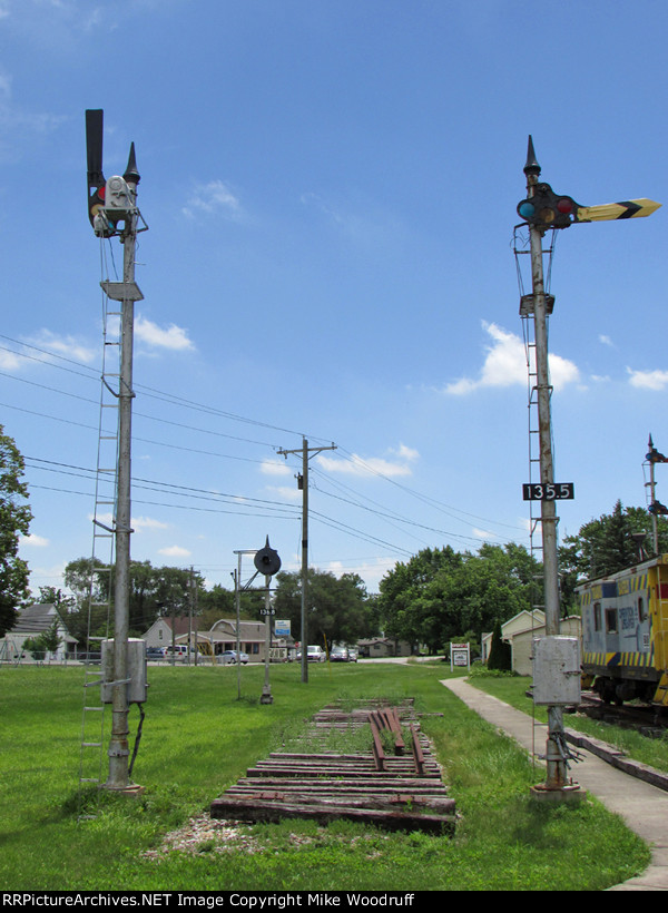 Former Monon semaphores