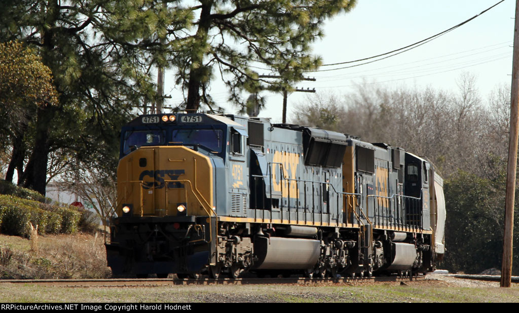 CSX 4751 leads train Q619-22