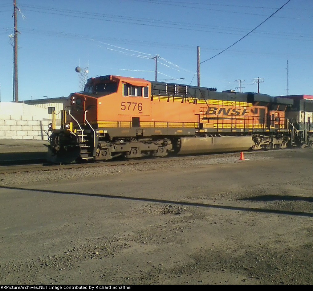 BNSF 5776