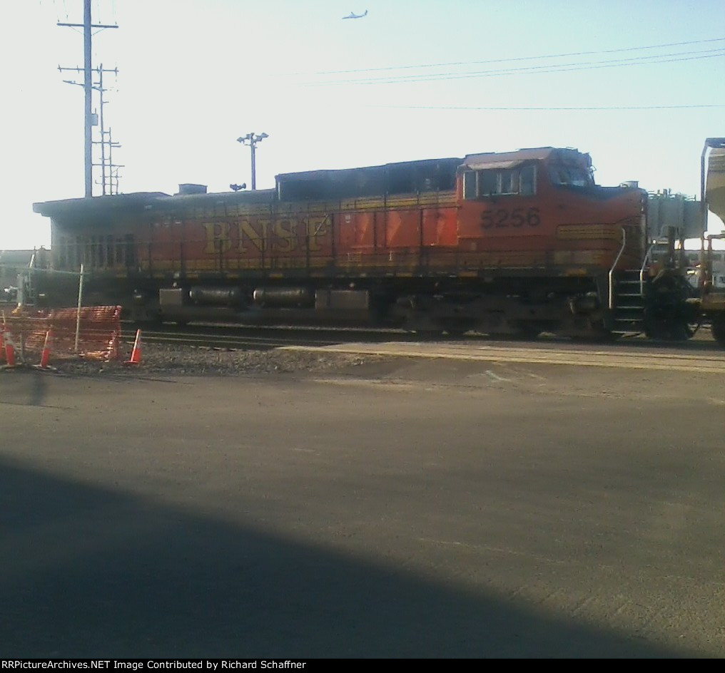 BNSF 5256