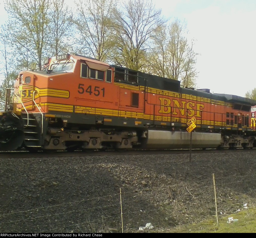 BNSF 5451