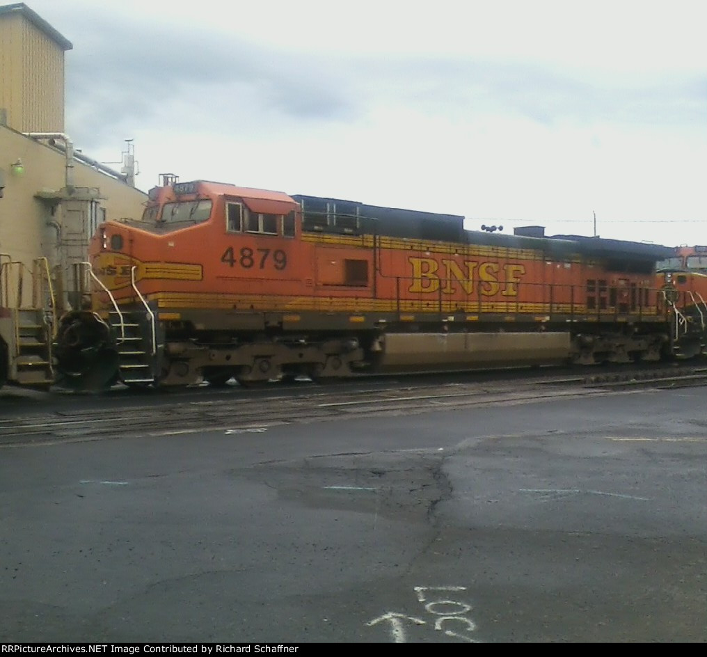 BNSF 4879