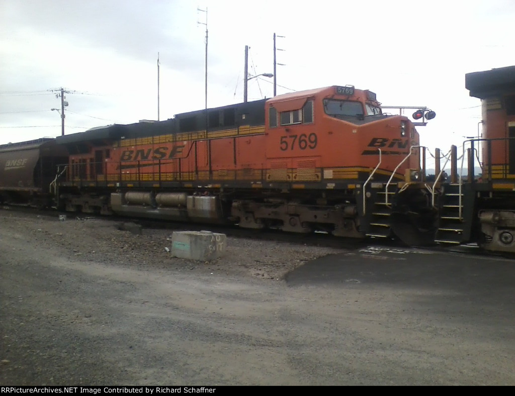 BNSF 5769