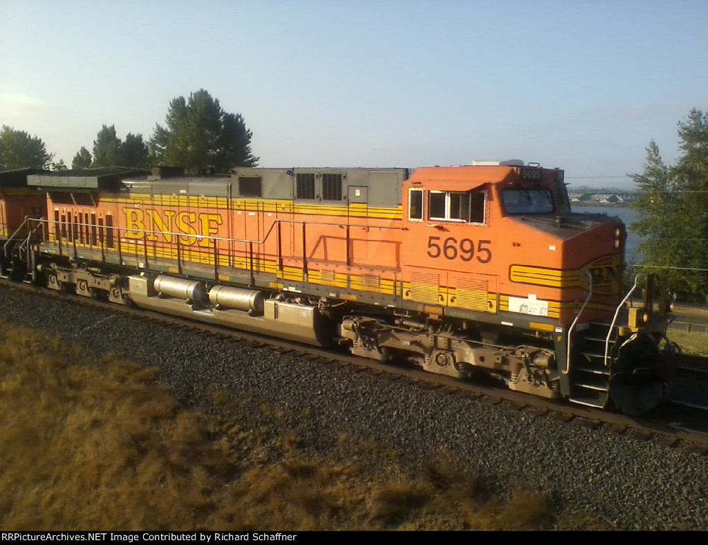 BNSF 5695
