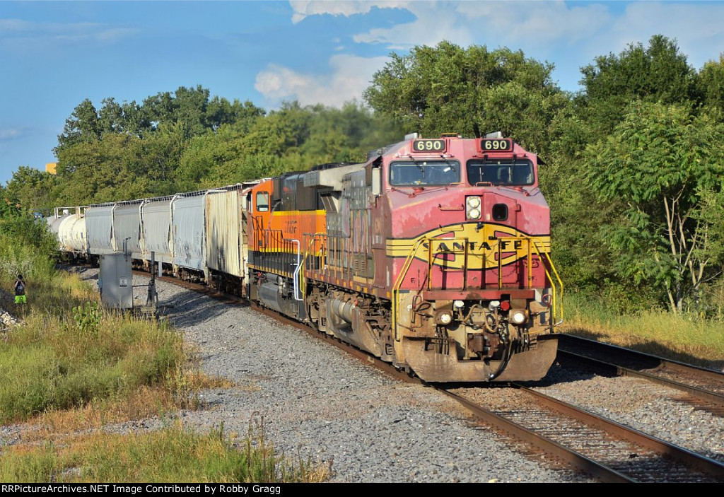 BNSF 690