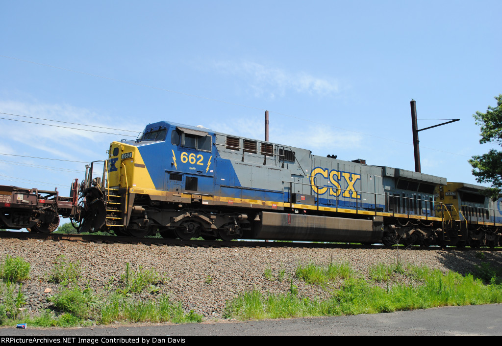CSX 662 on Q190-10