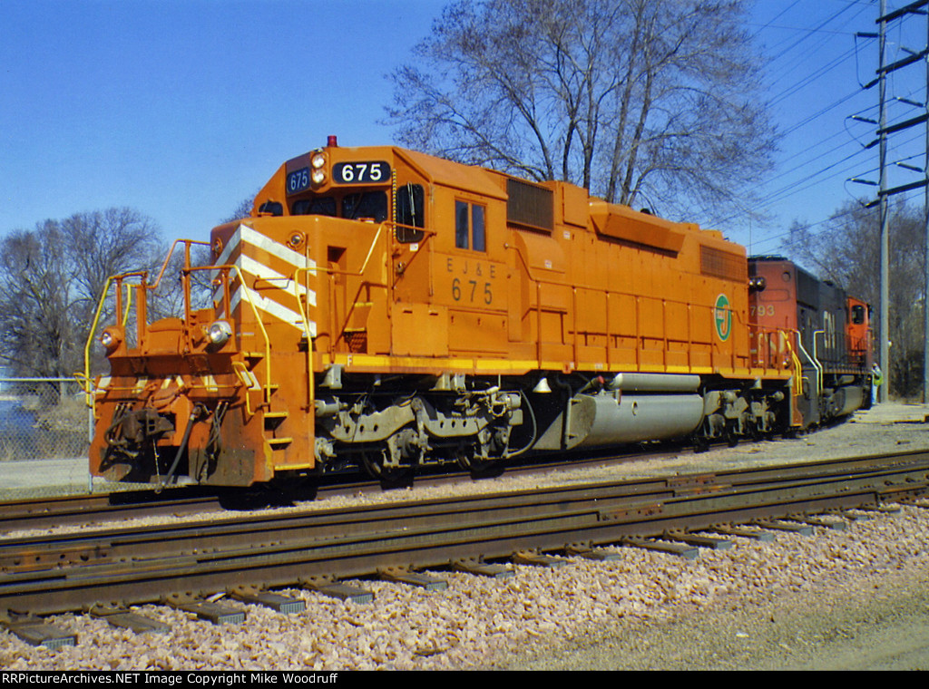EJE 675