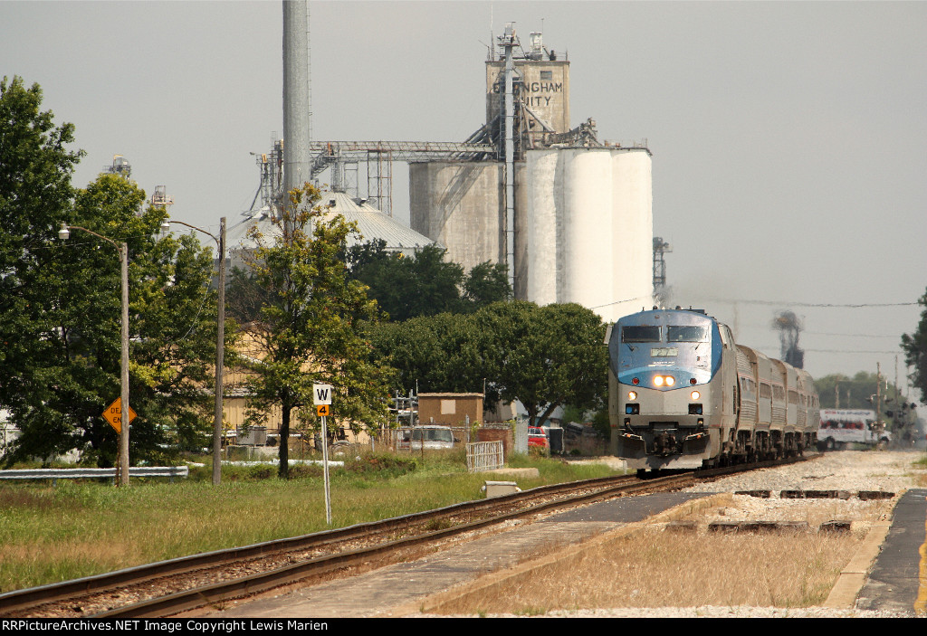 AMTK 27, southbound Amtrak 391