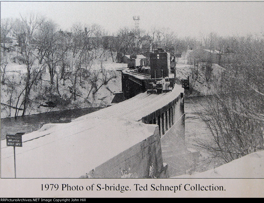 111008132 Ex-SOO Line Eau Claire River Pedestrian "S-Bridge"
