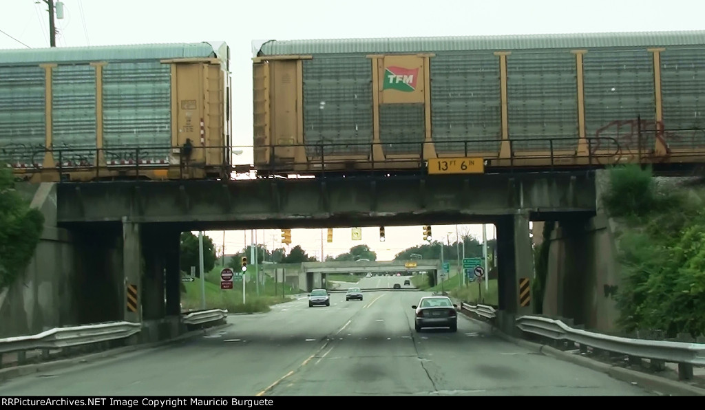 TFM Autorack over Oakwood Blvd bridge