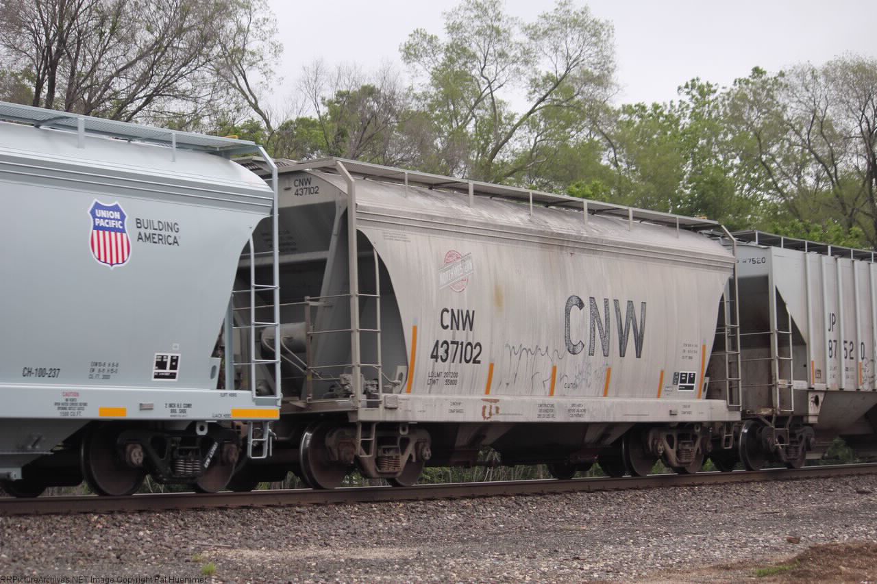 CNW 437102