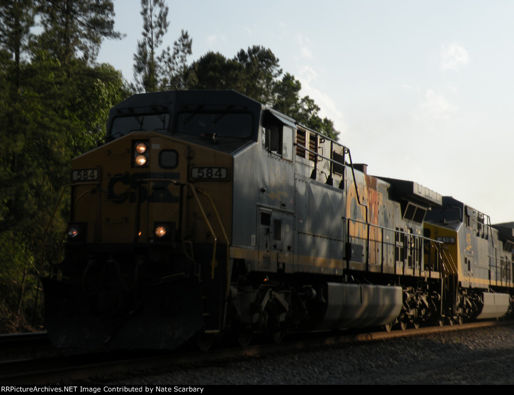 CSX 584 on a piggyback flying to Savannah