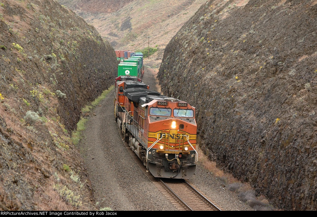 Eastbound on BNSF's Fallbridge Sub.
